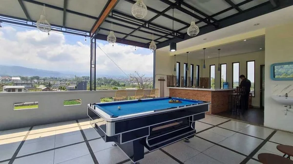 Rekomendasi Villa 4 Kamar di Batu dengan Billiard, Liburan Makin Seru ...